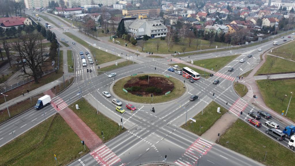 Kierowcy mają dość! Rondo grozy doprowadza ich do rozpaczy. Nie da się jeździć! :: Wykop.pl