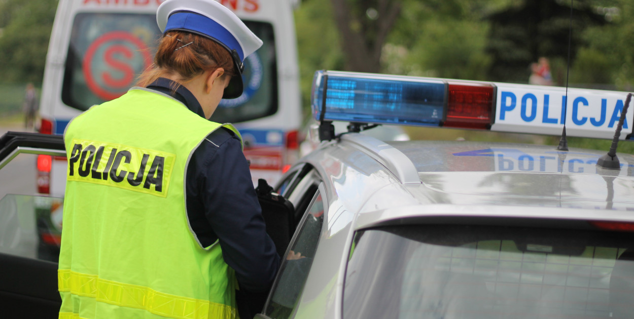 Pijana do nieprzytomności nastolatka leżała na ulicy ! Przechodząca kobieta zawi :: Wykop.pl