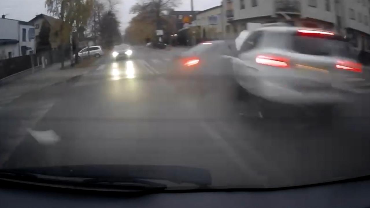 Warszawa. Pijany, bez prawa jazdy, k-----a, 4 auta rozbite :: Wykop.pl